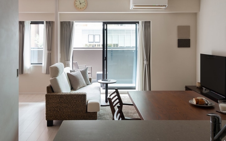 【インテリア実例】一人暮らし・男性のこだわりを詰め込んだグレー×ブラウンの2LDKレイアウト | a.flat 風が運ぶ、自然の贈りもの - 目黒通り・新宿・大阪梅田(グランフロント北館)