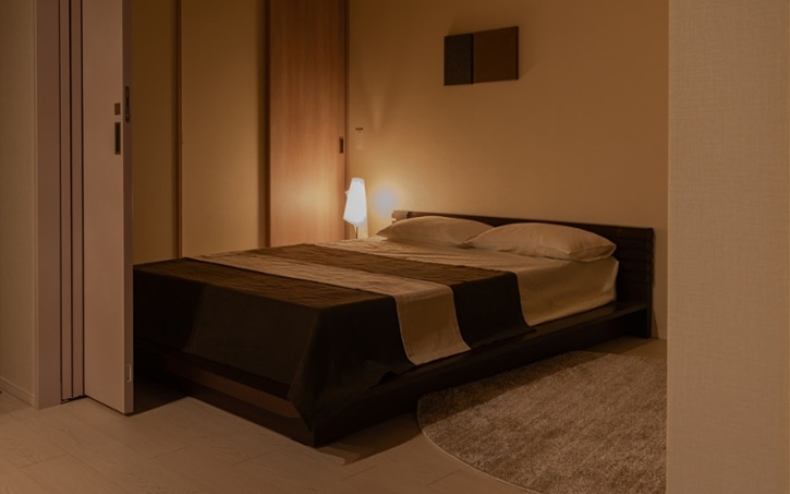 【インテリア実例】一人暮らし・男性のこだわりを詰め込んだグレー×ブラウンの2LDKレイアウト | a.flat 風が運ぶ、自然の贈りもの - 目黒通り・新宿・大阪梅田(グランフロント北館)