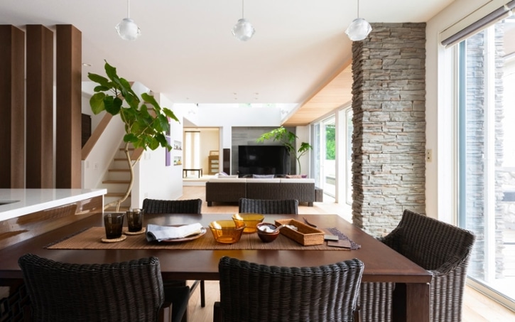 【20畳のリビング・LDK実例】広い空間を活かしたレイアウト＆コーディネートのポイント | a.flat 風が運ぶ、自然の贈りもの - 目黒通り・新宿・大阪梅田(グランフロント北館)