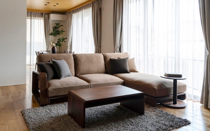 【20畳のリビング・LDK実例】広い空間を活かしたレイアウト＆コーディネートのポイント | a.flat 風が運ぶ、自然の贈りもの - 目黒通り・新宿・大阪梅田(グランフロント北館)