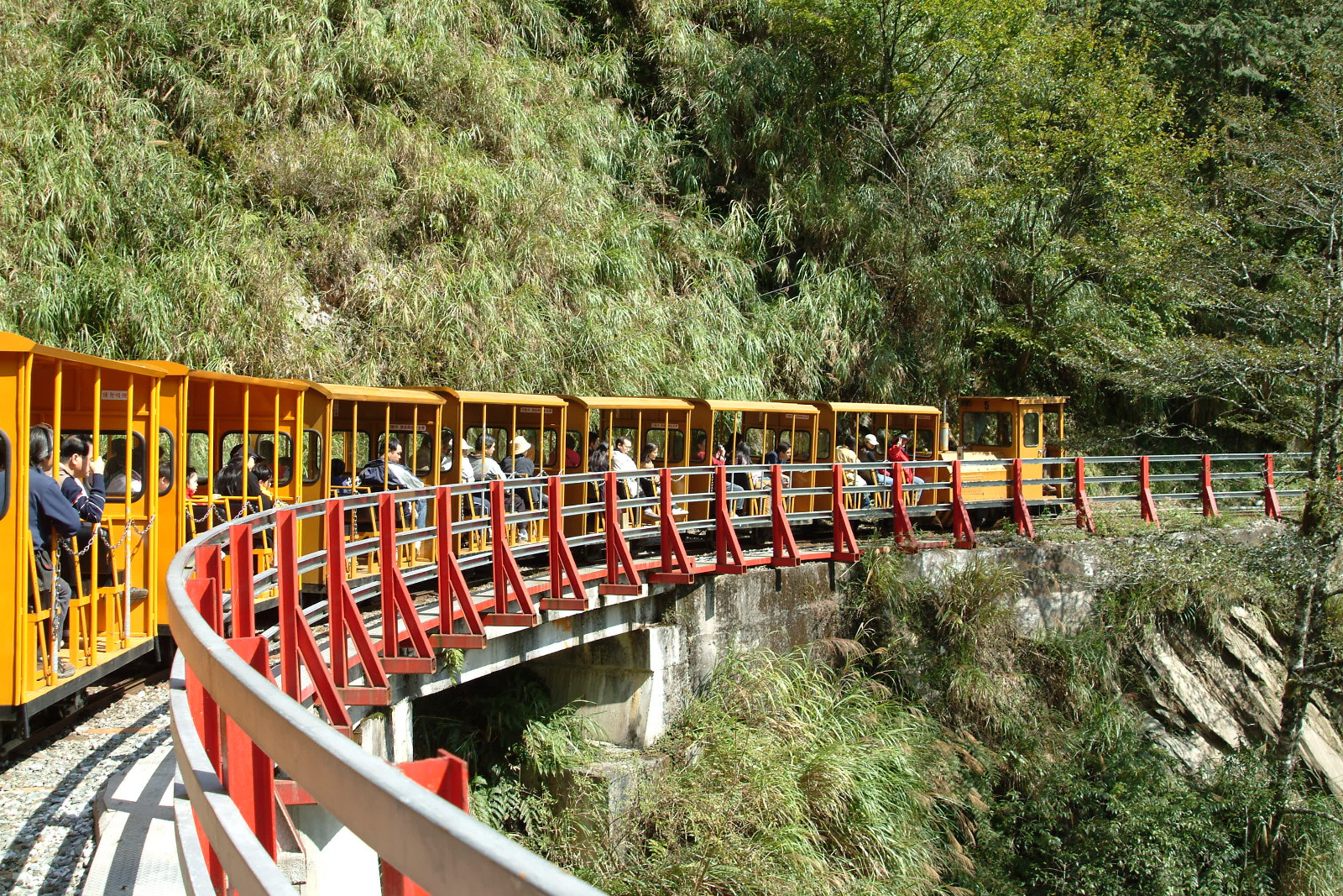 Taipingshan Bong Bong Train Day Tour, Itinerary & Price - OWNRIDES