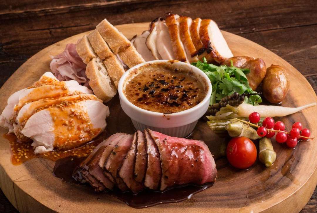 肉料理の簡単レシピを紹介！豪華おもてなしや安い美味しい時短料理も！ | お食事ウェブマガジン「グルメノート」