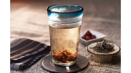 焼酎のお湯割りの作り方！おすすめの割合や注ぐ順番は？美味しい飲み方も | お食事ウェブマガジン「グルメノート」