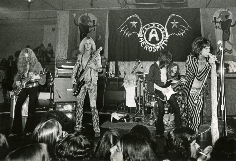 Aerosmith | Aero Force One Fan Club | エアロの歴史：45年前の今日！