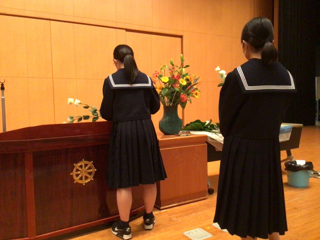 講演会用お花を生けました | 高校｜華道部（真生流） | 筑紫女学園中学校・高等学校 | Yellz（エールズ）