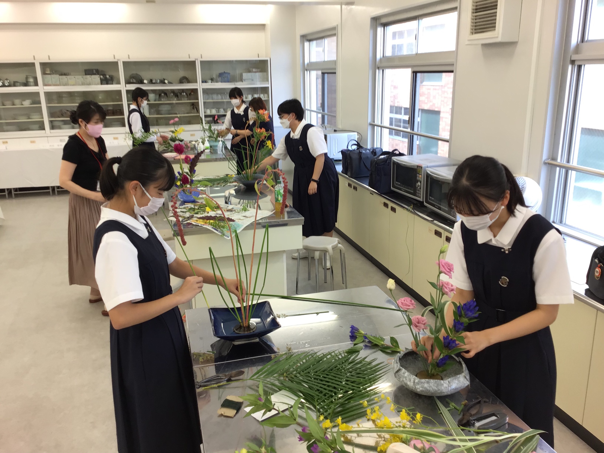 雙葉祭で展示するお花を生けました！ | 華道部（中学校・高校） | 福岡雙葉中学校・高等学校 | Yellz（エールズ）