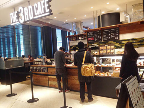 ビジネスマン必見！充電しながら作業が出来て打ち合わせにも対応できる、新橋のおすすめカフェ15選 | はらへり