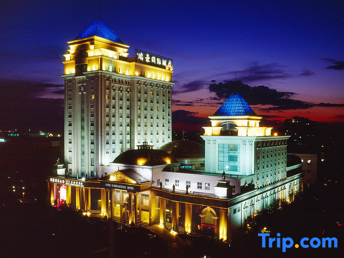 Royal International Hotel【 2026年最新の料金比較・口コミ・宿泊予約 】 - トラベルブック(TravelBook)
