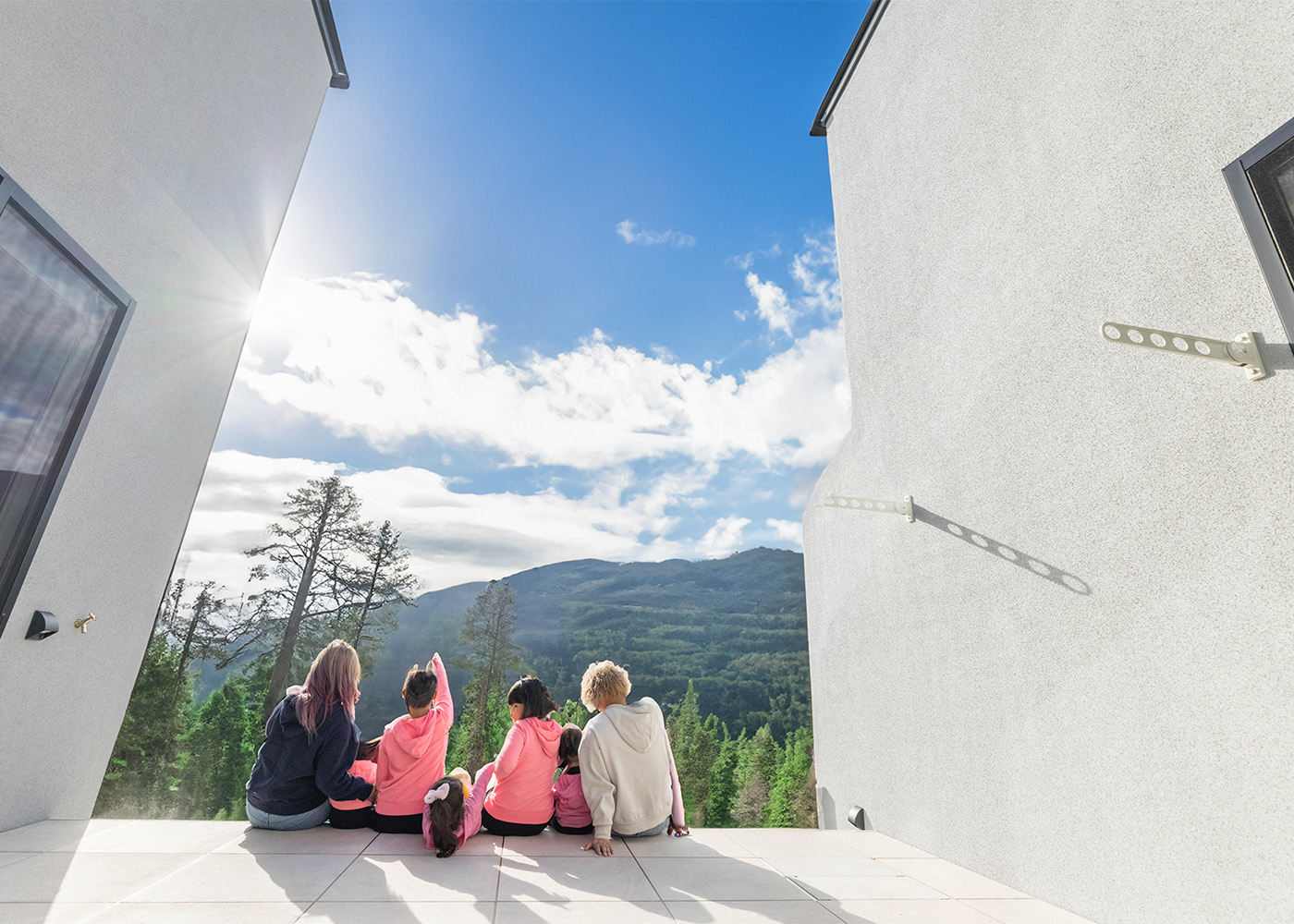 7人家族がのびのび暮らせる中庭から絶景を望む家｜Touch House（タッチハウス）の新築施工例【くふうイエタテ】