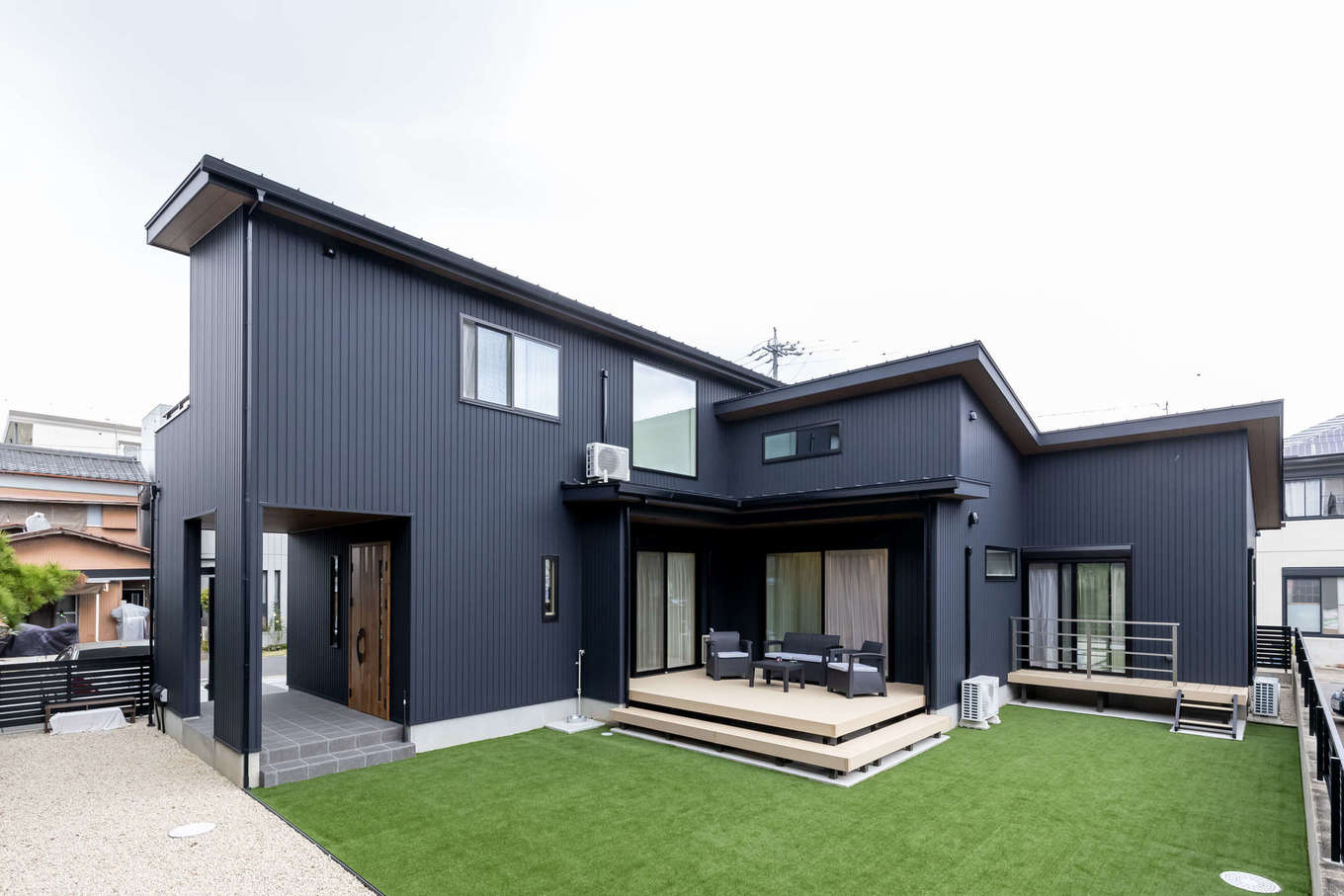 大家族がちょうどいい距離感で明るく開放的な暮らしを満喫 | SEVEN HOUSE/セブンハウスの新築施工例【イエタテ】