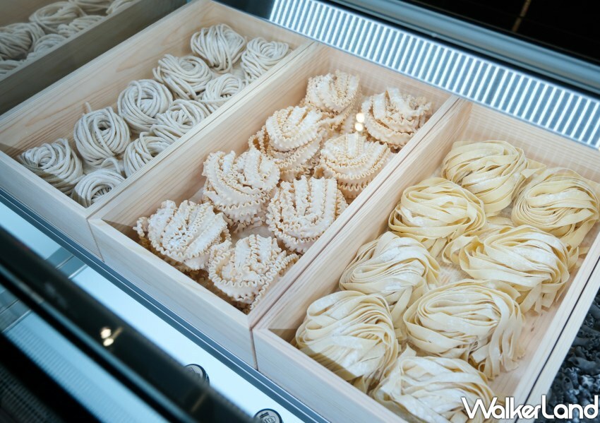 林口美食新開店買一送一！想吃還訂不到「PASTAIO」開到林口OUTLET周邊，網美必拍圓拱窗、紅白酒買一送一超愜意。 | beanfun!