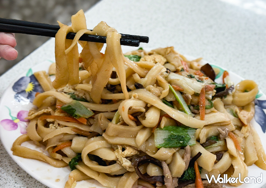 手工刀削麵超Q彈必吃！在地營業超過30年，中和南勢角小吃「李家麵館刀削麵」在地人超推，木須炒麵不能錯過。 | beanfun!