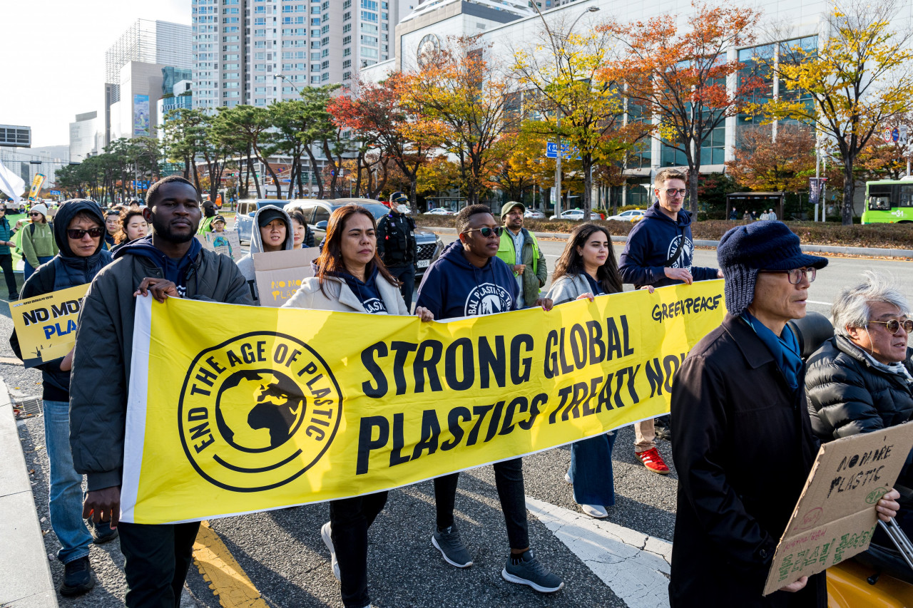 全球塑膠公約登場！千人釜山大遊行...連媽祖也渡洋成減塑大使－ESG永續台灣