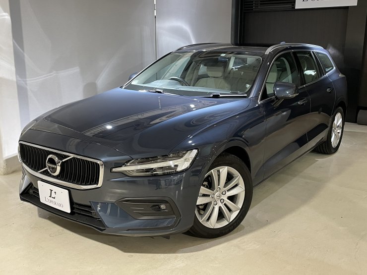 ボルボ V60 ＜入庫車両先行案内＞B4 Momentum 8AT 有償色 チャコールレザー クライメートPKG シートヒーター 純正17インチアルミ中古車