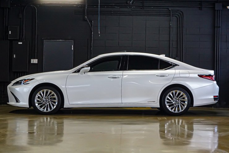 レクサス ES ES300h バージョンL ムーンルーフ 三眼フルLEDヘッドランプ パノラミックビューモニター ハンズフリーパワートランク ヘッドアップディスプレイ 後席シートヒーター 後席 ...