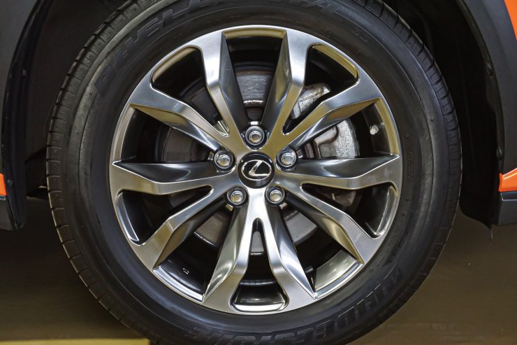 レクサス NX NX300 Fスポーツ 三眼LED パノラマルーフ カラーヘッドアップディスプレイ 全方位モニター ホワイトレザー AppleCarPlay対応【新車保証継承R07年9月】中古車