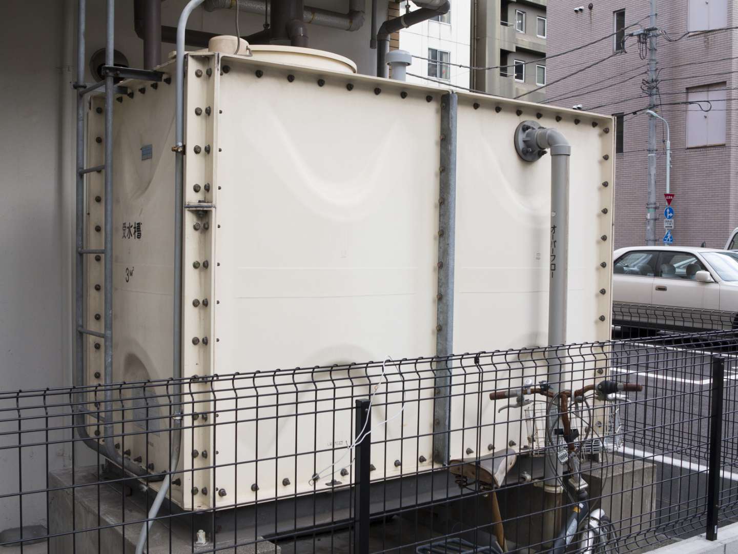 貯水槽清掃は10t未満も必須？清掃頻度と放置リスクを徹底解説！ | 大分県の定期清掃・マンション清掃・夜間清掃なら大分市のTRI-ACE