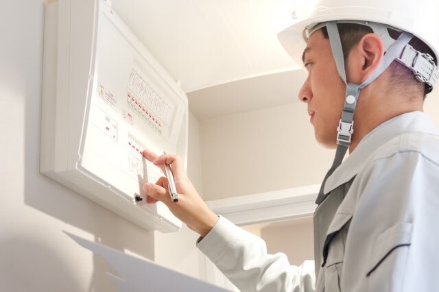 ブレーカー落とすのも有効？お湯が出ない原因や対処法まとめ【建築施工管理技士監修】 | 水回りリフォームや遮熱工事は千葉県大網白里市の有限会社セーワ住設