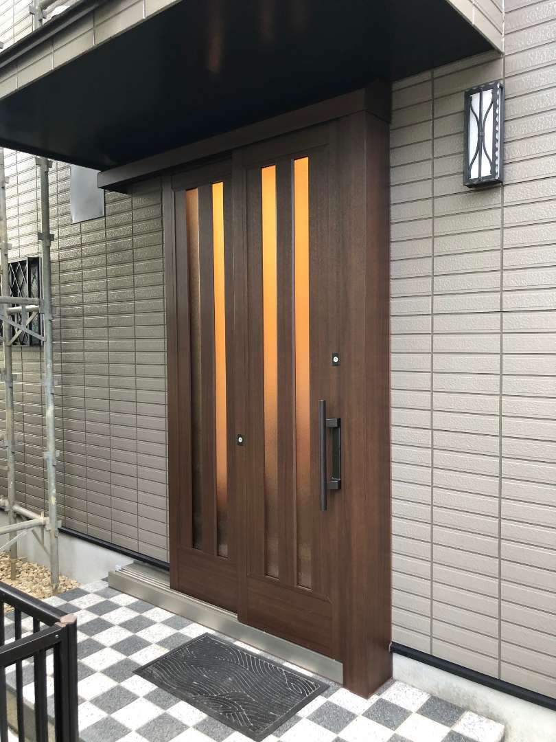 玄関引き戸へのリフォーム | 戸建ての施工事例 | 神奈川県西部で窓やドア、シャッターなどのリノベ工事は【有限会社タクト】