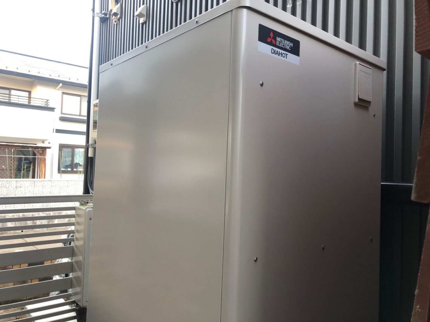 宮城県名取市 戸建て一般お客様 三菱電機 エコキュート SRT-WT375 取付工事 | 戸建ての施工事例 | 塩竃市・仙台市のガス・空調・厨房・電気工事は、株式会社菜花空調