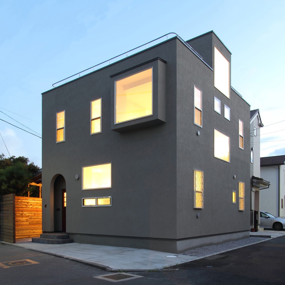 窓の形状もここまで多様化！住まいの窓選びで知っておきたい種類と特徴｜SUVACO(スバコ)