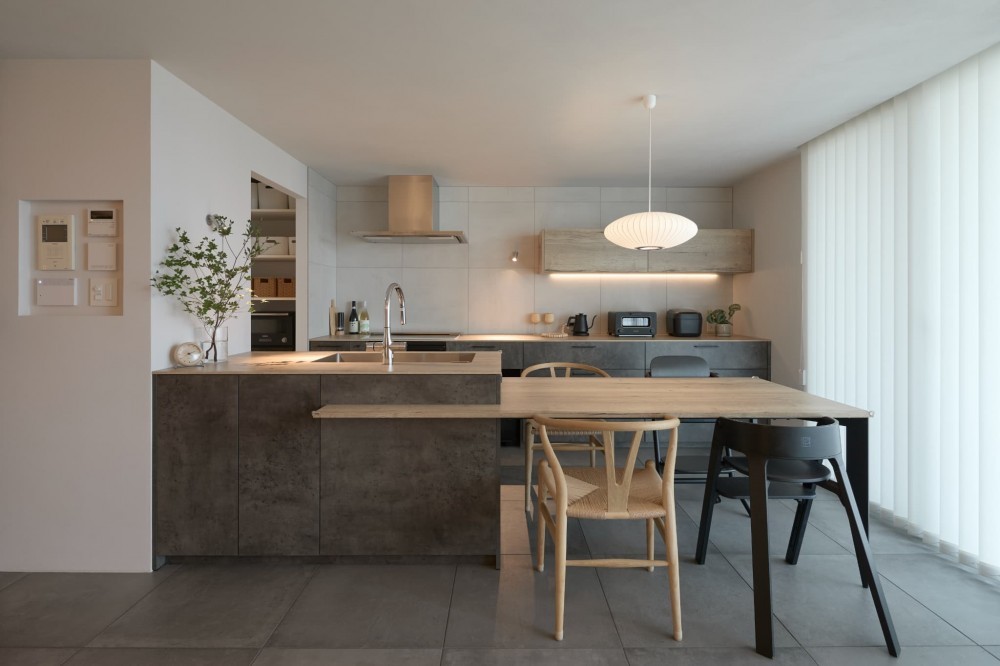 キッチンとダイニングを横並びにするプランのメリット・デメリット。配置スタイルと注意点を解説｜SUVACO(スバコ)