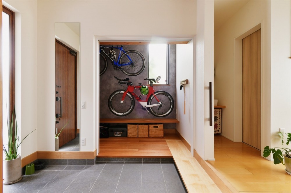 わが家の自転車置き場、屋外派？屋内派？自転車スペースの注意点と参考事例｜SUVACO(スバコ)