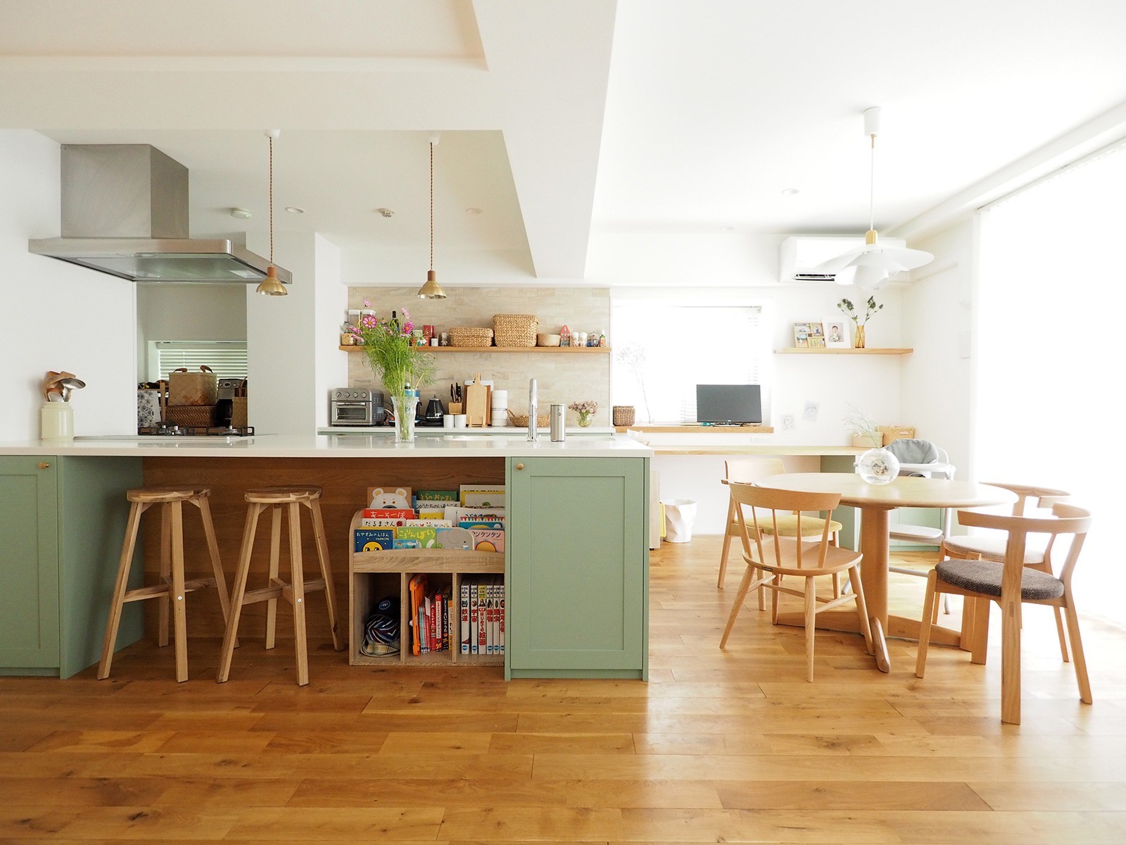 美しいグリーンのキッチンと家事ラクを実現したマンションリノベ【成約ストーリー】｜SUVACO(スバコ)