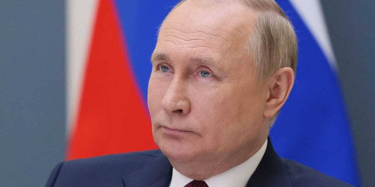 Putin has the most prestigious poop - Blind