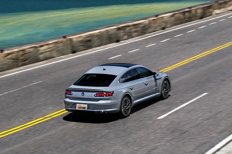 【試駕】慢遊、熱血，Volkswagen Arteon 430 TSI R-Line Performance一手搞定 | 汽車鑑賞 | NOWnews今日新聞