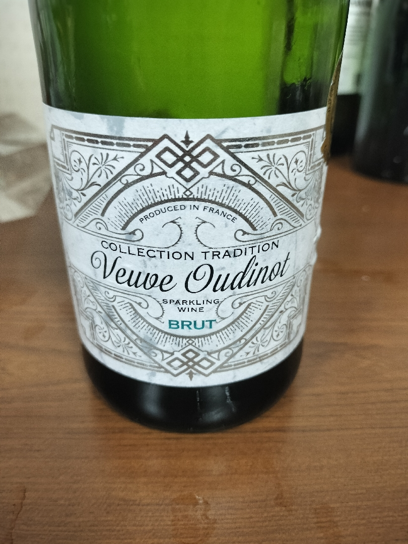 Veuve Oudinot Vin Mousseux Brut(ヴーヴ・ウディノ ヴァン・ムスー | Vinica 無料のワインアプリ