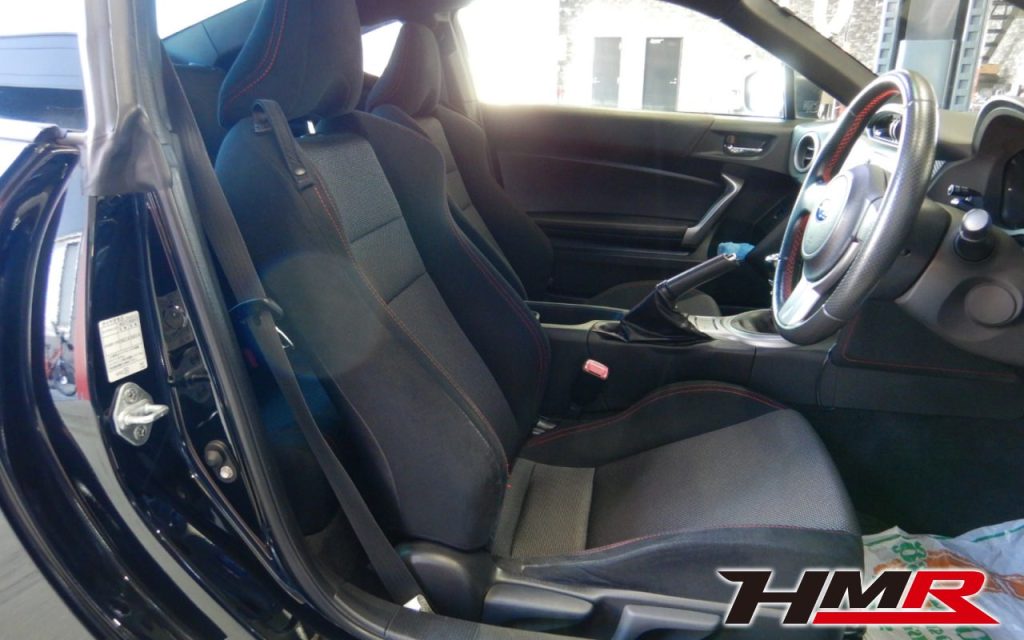 BRZ(ZC6)のサーキット仕様チューニングとしてRECAROシート、ステアリング交換取付作業を承りました|HMR