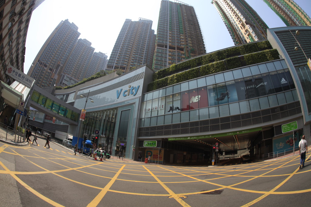 屯門 V city推「1折精細日日搶」 營業額較平日升3成 - 美聯工商舖