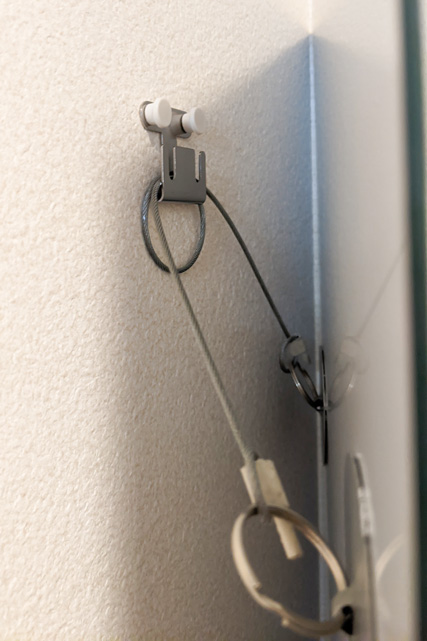 ニトリのウォールミラーを玄関に設置した - yet another pudding