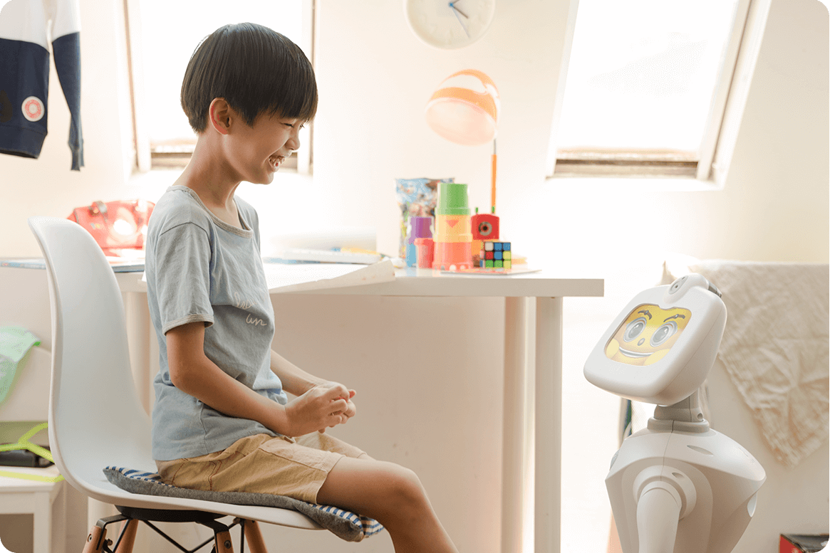 嘖嘖 | Robelf 小貝機器人 — 您的家庭新夥伴